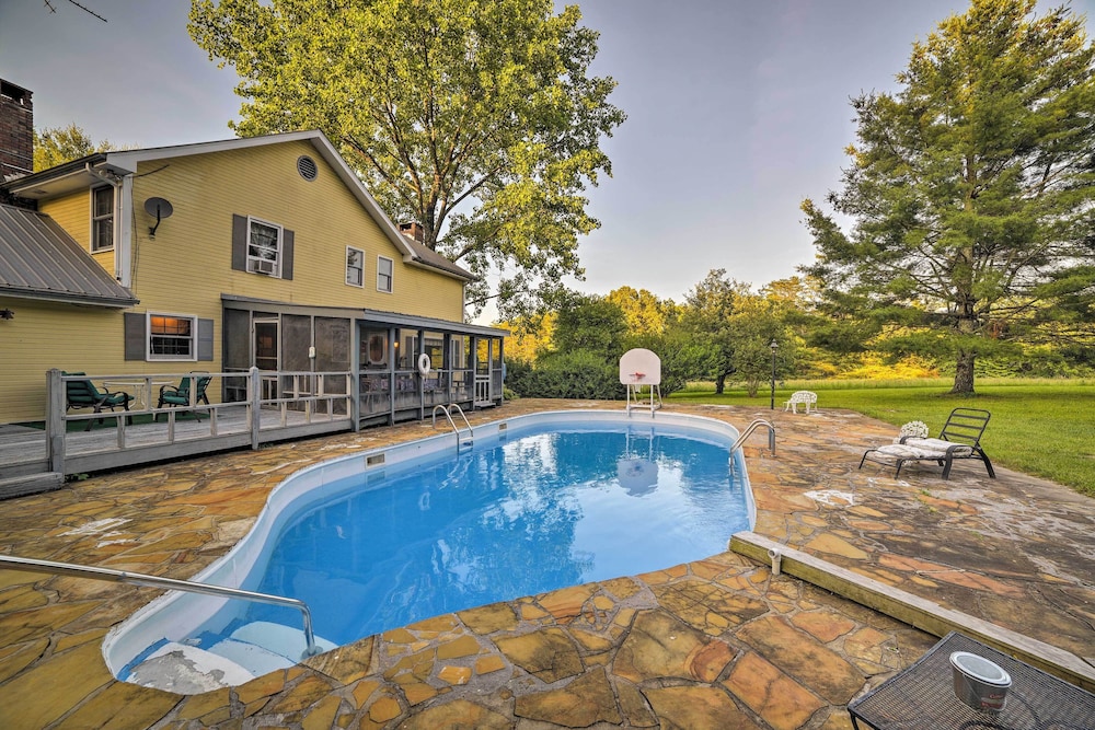 Dayton Home W/ Pool & Deck On 37 Private Acres! - Dayton, TN