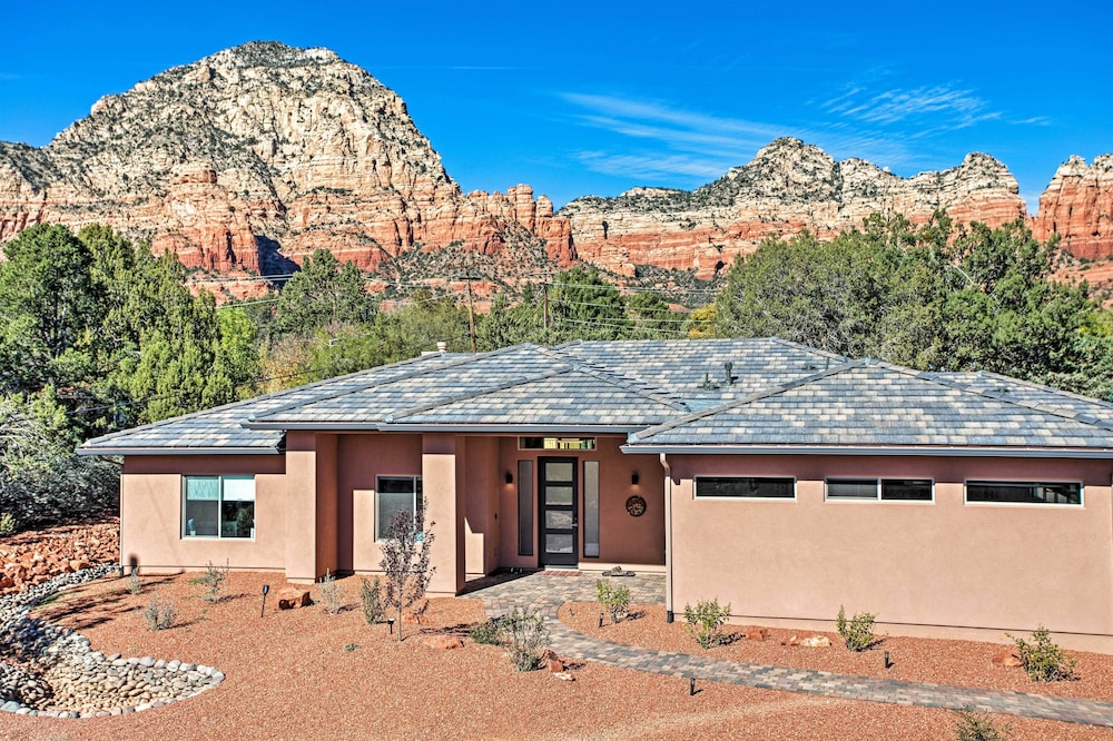 Tranquil Sedona Home With Fireplace & Hot Tub! - Sedona, AZ