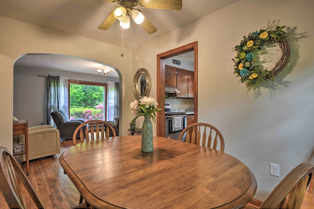 Cozy Family Home W/ Kayaks, Dock & Fire Pit! - West Virginia