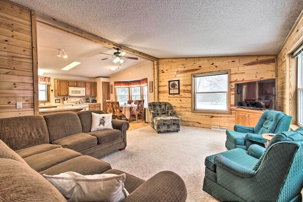 Cozy Crosby Cabin Near Serpent Lake + Main St - Crosby, MN