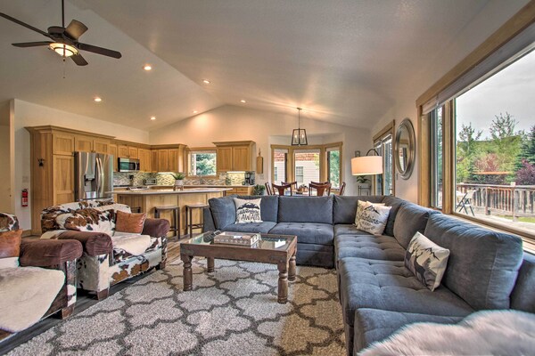 6 Mi To Big Sky Resort! Group Retreat W/ Mtn Views - Big Sky, MT