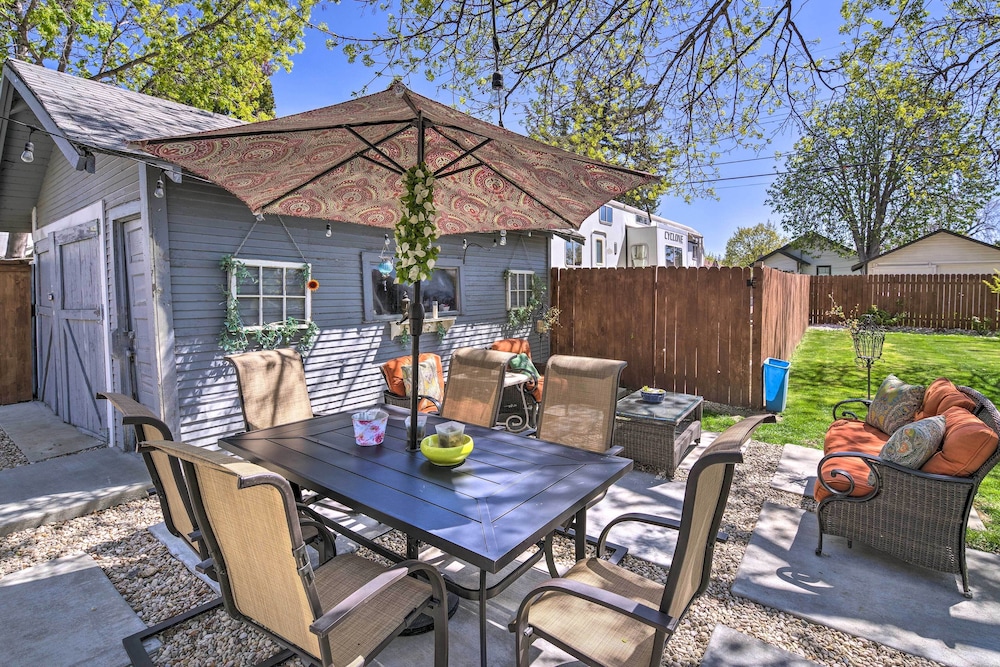 Charming Home In Downtown Nampa W/ Patio + Yard! - Nampa, ID