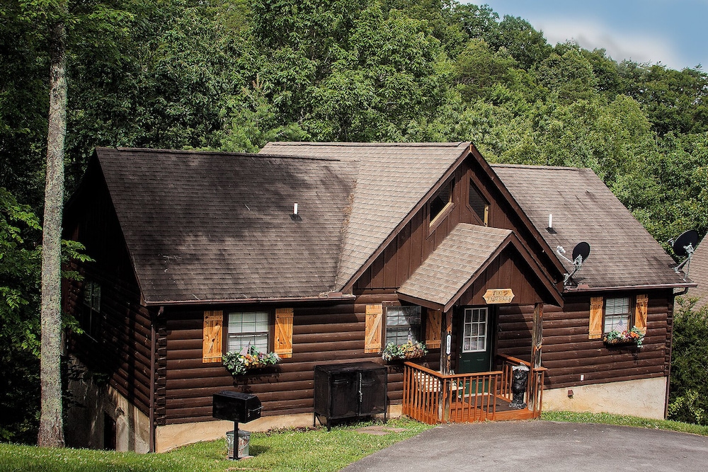 Idyllic Cabin W/ Hot Tub < 2 Mi To Dollywood! - Pigeon Forge, TN