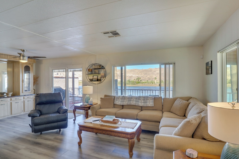 Riverfront Bullhead City House W/ Balcony! - Laughlin, NV