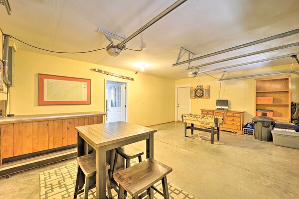 Woodsy Mountain-view Getaway W/ Hot Tub! - Blowing Rock, NC