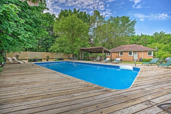 Lake Michigan Hideaway: Pool, Steps To Beach! - LaPorte County, IN