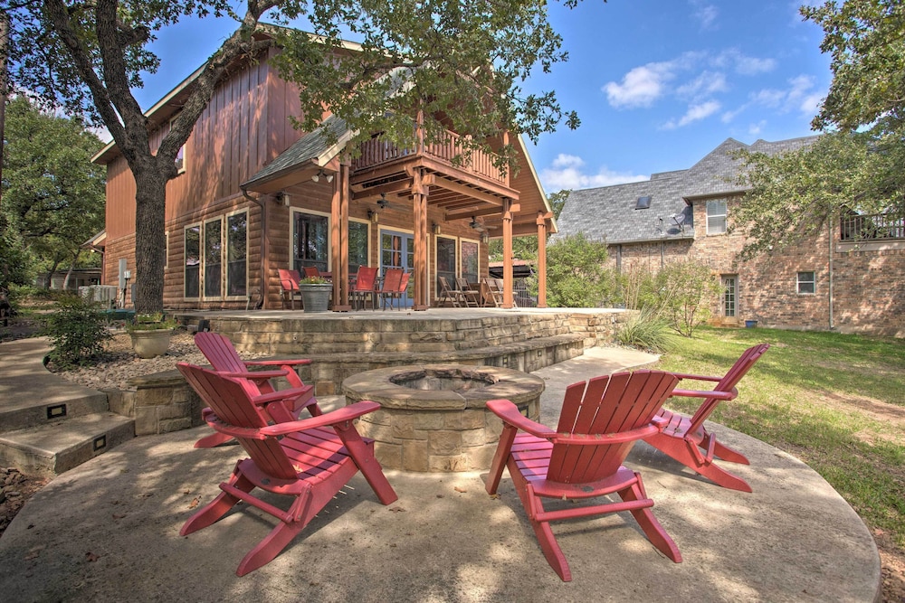 Lakefront Chico Haven W/ Multi-level Private Dock! - Lake Bridgeport, Bridgeport