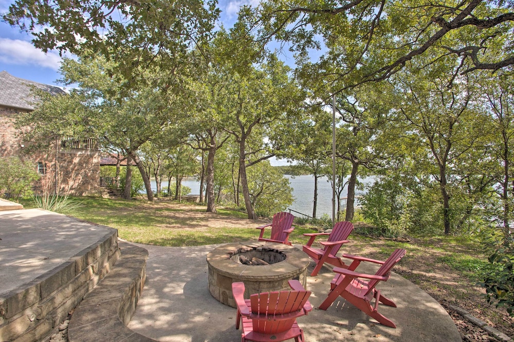 Lakefront Chico Haven W/ Multi-level Private Dock! - Lake Bridgeport, Bridgeport