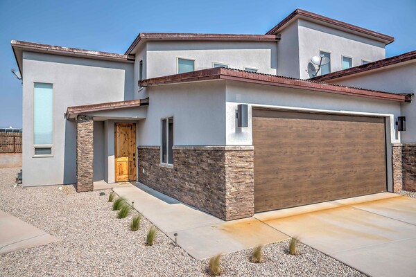 Upscale Moab Home W/ Red Rock Views & Hot Tub - Oowah Lake, UT