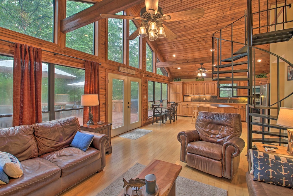 Waterfront Lake Dardanelle Home W/ Dock & Fire Pit - Mount Magazine State Park, Paris