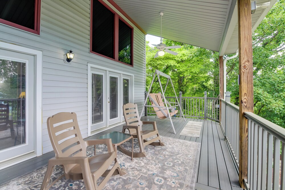 Deck & Stunning Mountain Views: Gatlinburg Home! - Gatlinburg, TN