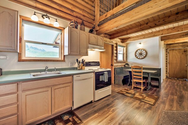 Pet-friendly Moab Cabin W/ Mtn Views & Bbq! - Oowah Lake, UT
