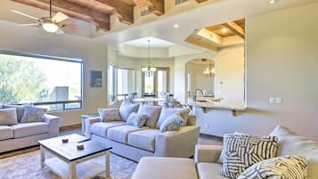 Villa (4 Bedrooms) | Interior