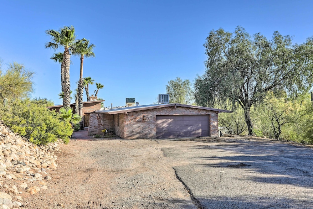 Tucson Oasis 'La Casa De Las Palmas' W/ Pool! - Tucson, AZ