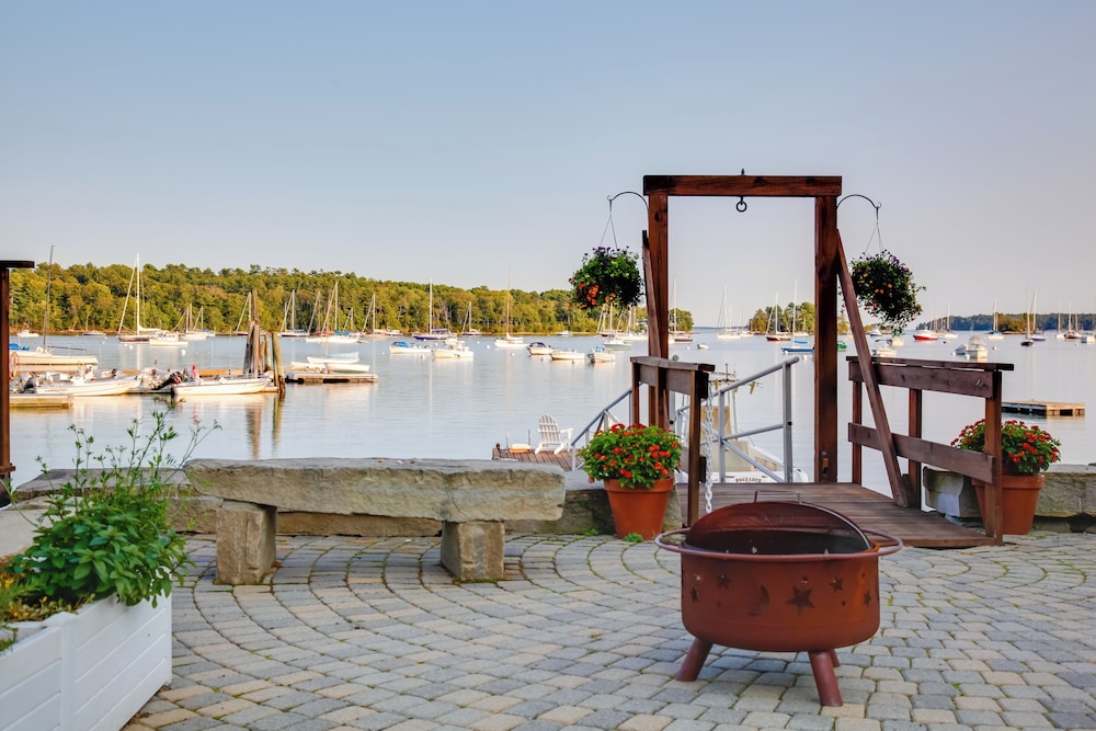 'Heron Cottage' On Casco Bay W/ Deck & Boat Dock! - Freeport, ME