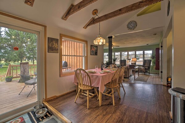 Vintage Farmhouse ~ 2 1/2 Mi To Mount Pleasant Ski - Edinboro, PA