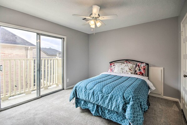 Quiet West Houston Home W/ Patio, Walk To Shops! - Houston, TX