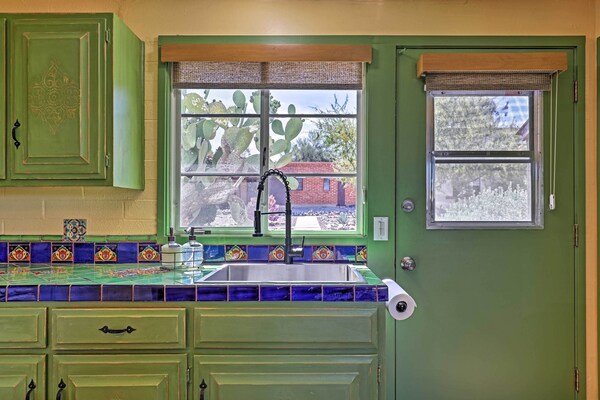 Modern Green Valley Condo - Near National Park! - Green Valley, AZ