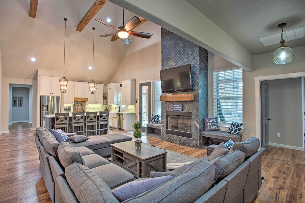 Game Room + Lake Tawakoni Access: Family Getaway! - Point, TX