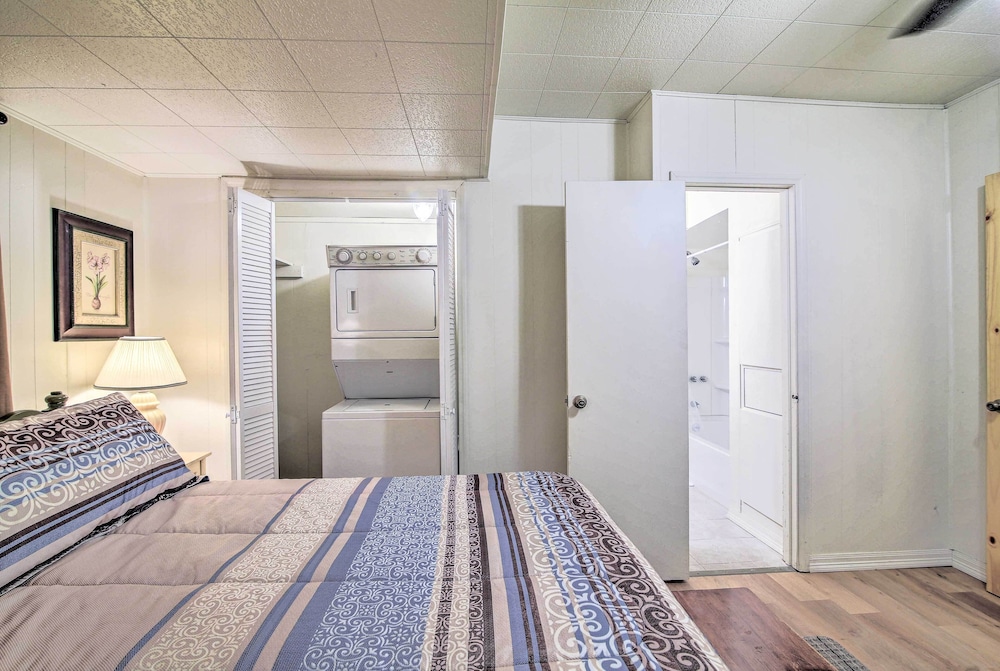 Utopia Family Home, 2 Blocks To Utopia Park! - Utopia, TX