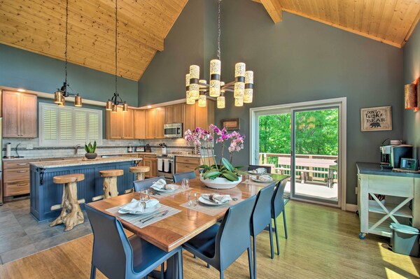 Grand Chalet W/ Hot Tub - Near Wintergreen Resort - Virginia