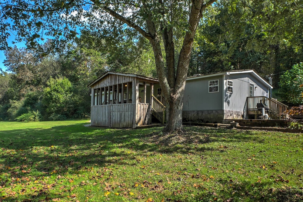 Ooltewah Cabin W/ Grill, Pool Table & Porch! - Chattanooga, TN