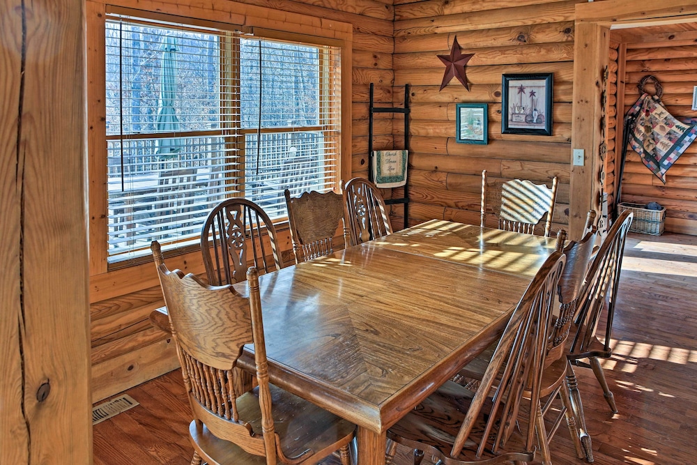 Underwood Home W/ 40 Acres: Fire Pit, Private Lake - Austin, IN