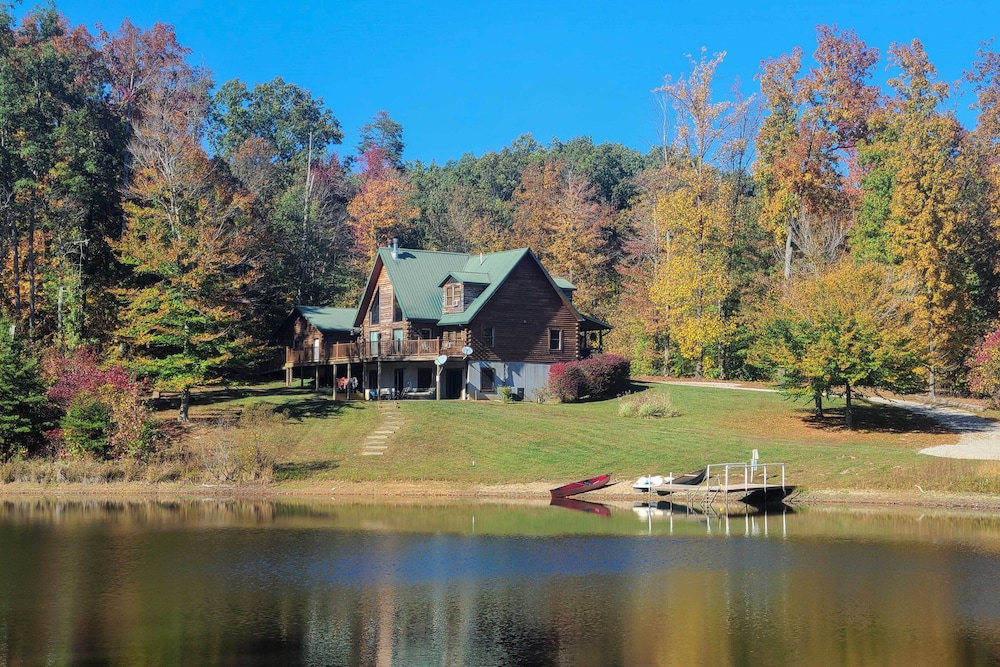 Underwood Home W/ 40 Acres: Fire Pit, Private Lake - Indiana