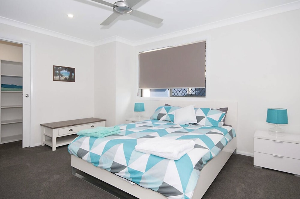 LUXURY 2 BED! Spacious & central to everything! 2bed 1.5 bath, wifi ...