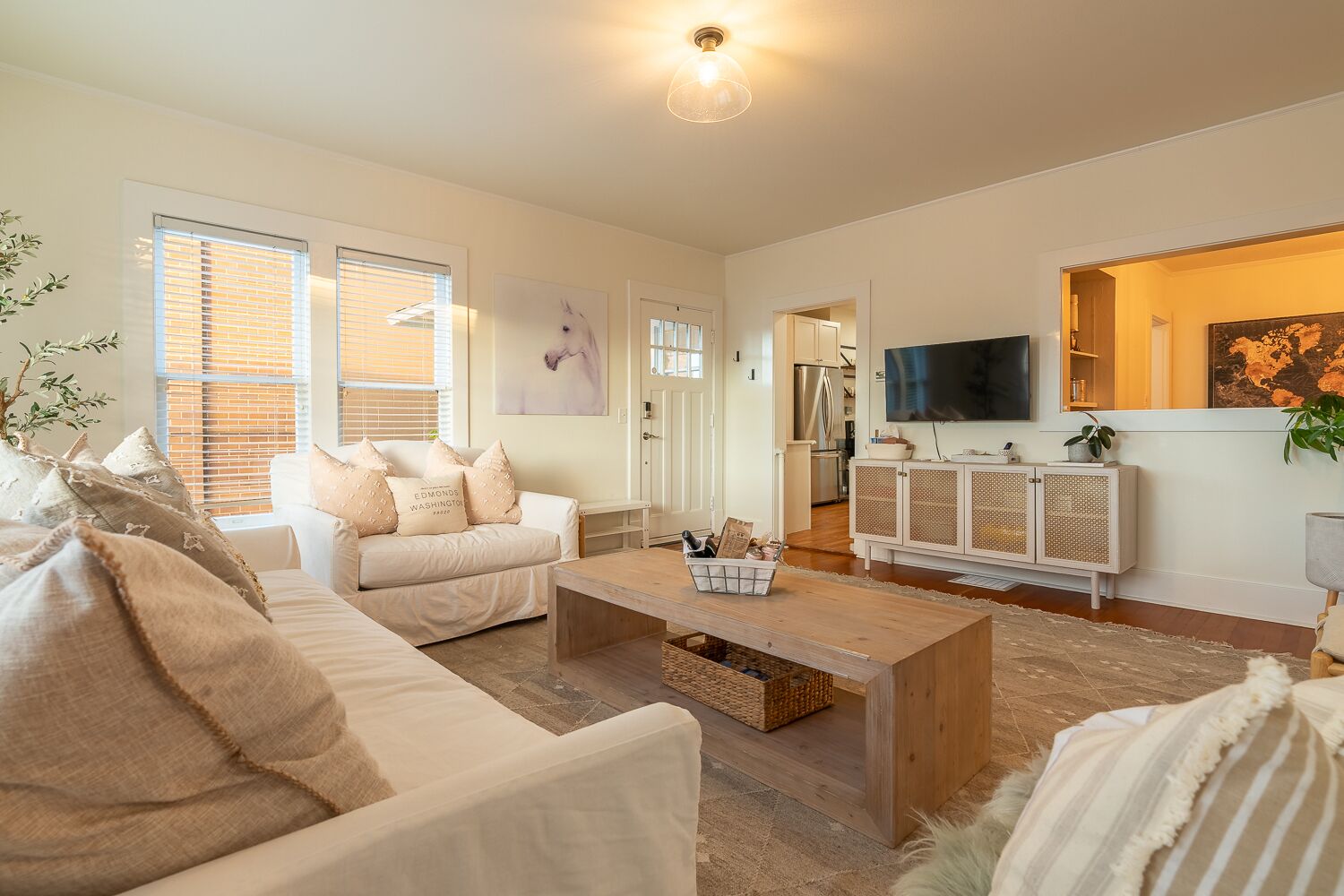 New Best Location In Downtown Edmonds - Lynnwood, WA