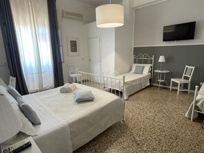 Quarto Quádruplo Panorâmico | Roupa hipoalergénica, edredões de penas, com decoração personalizada 