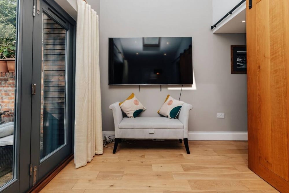Henley Gardens - From 200 Per Night - Henley-on-Thames