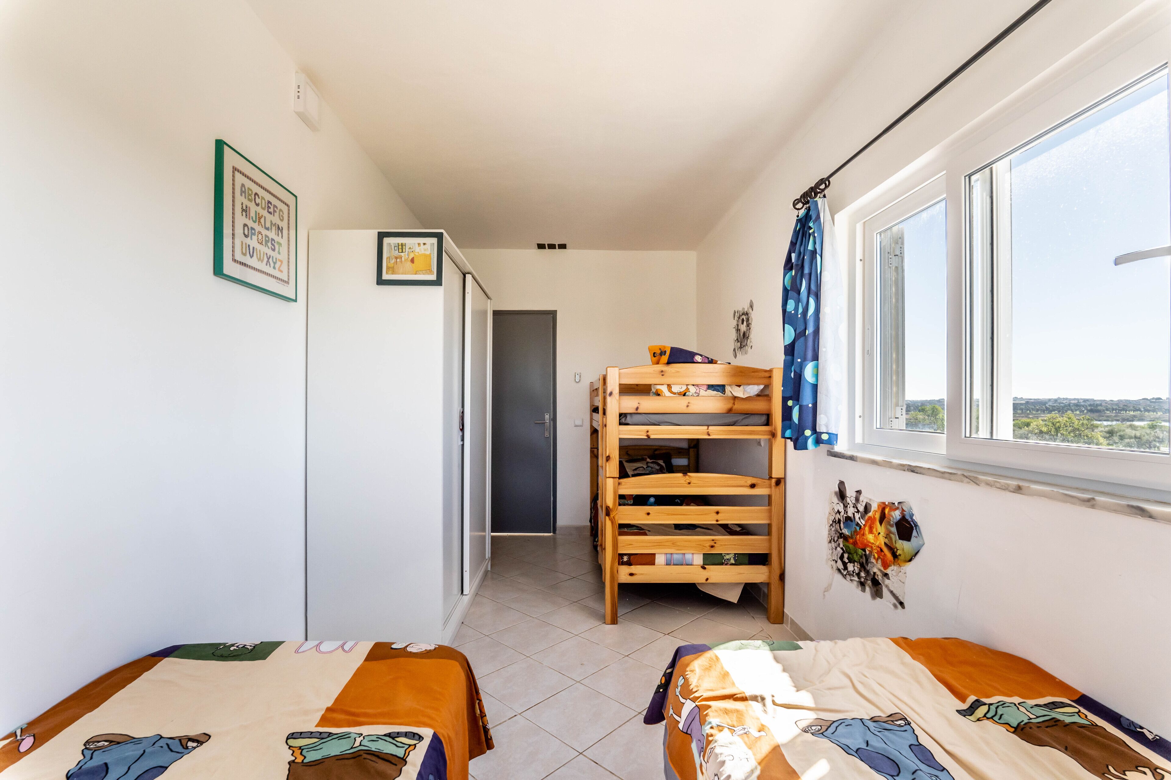 Chambre Rocha 7 Personnes | Roupas de cama premium, cofres nos quartos, individualmente decorados