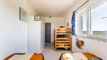 Chambre Rocha 7 Personnes | Roupas de cama premium, cofres nos quartos, individualmente decorados