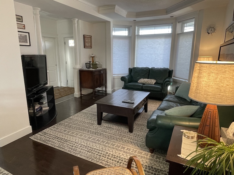 Peaceful Historic 3 Bedroom Hideaway, Walkable To Calgary's Greatest Attractions - Fort Calgary