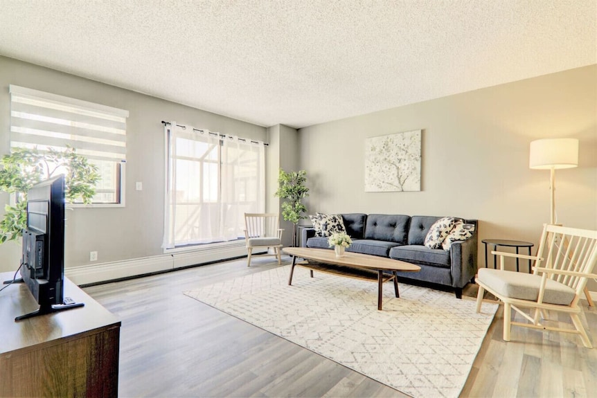 Roomy Top Floor At Stampede W/ Free Parking, Ac - Calgary