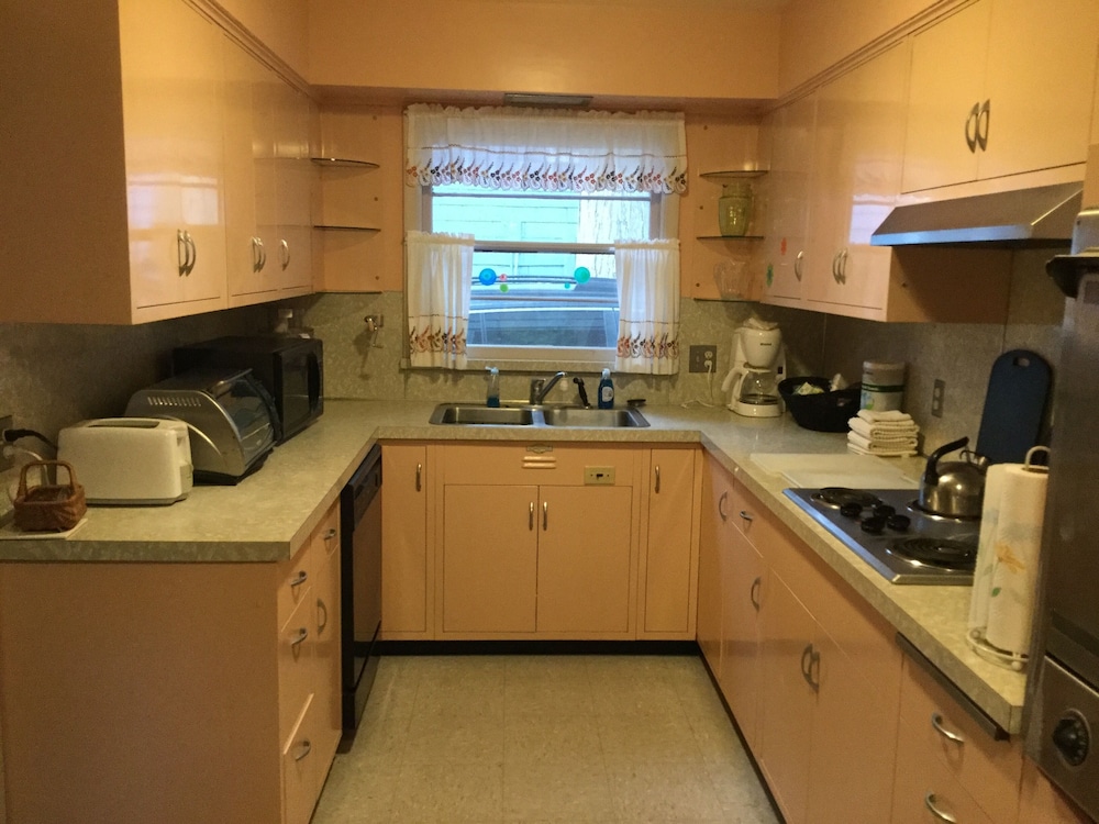 Lake View. Two Master Bedrooms. Parking. Location! - Chautauqua Lake, NY