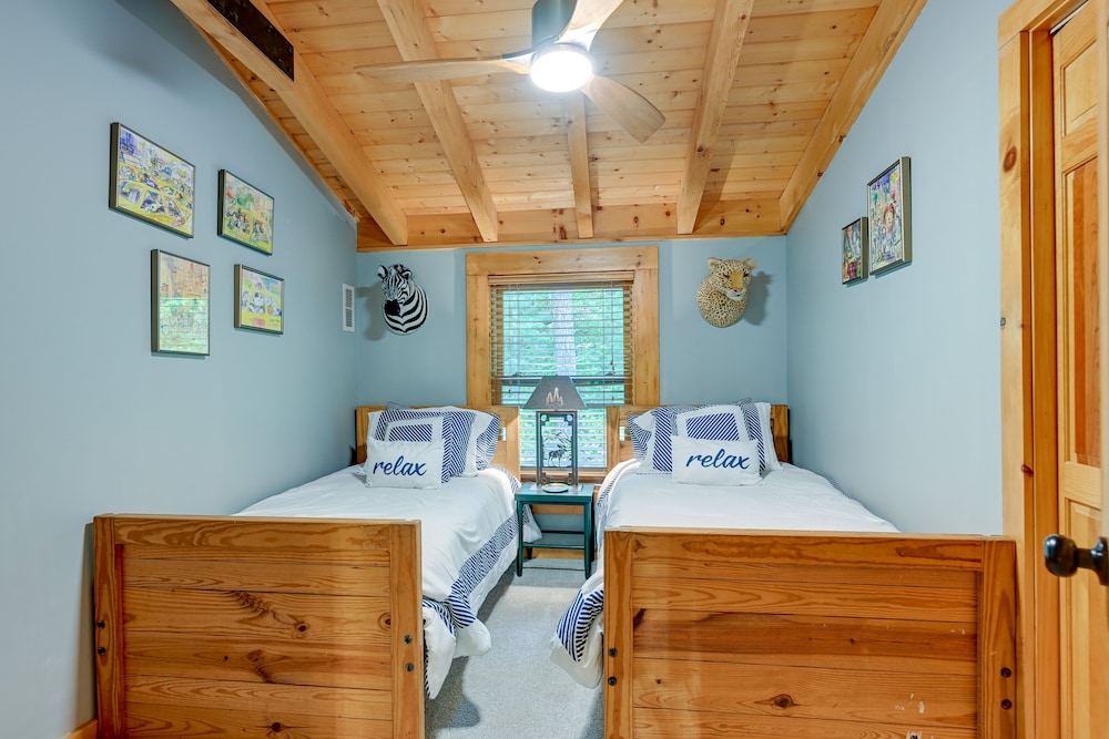 Scenic Blue Ridge Cabin Rental W/ Resort Amenities - Cashiers, NC