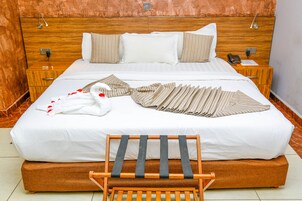 Quarto executivo, 1 cama King | 1 quarto, roupas de cama premium, frigobar, cofres nos quartos