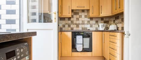 Casa | Cozinha privada | Um frigorífico, um micro-ondas, um forno, uma placa de cozinha