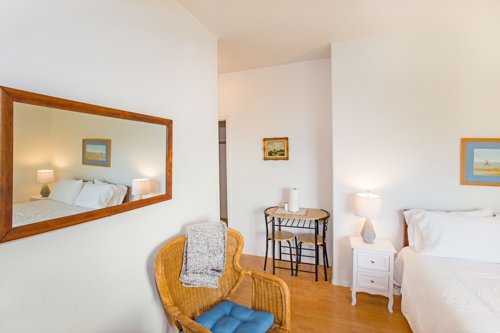 Cozy Oceanview!by Oceanviewhottubs Tesla Charging Oceanfront! Shelter Cove, Ca - Shelter Cove, CA