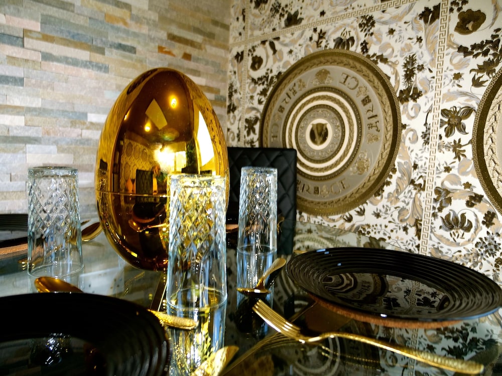 Ultra Deluxe Versace Apartment Near Sheffield - Rotherham