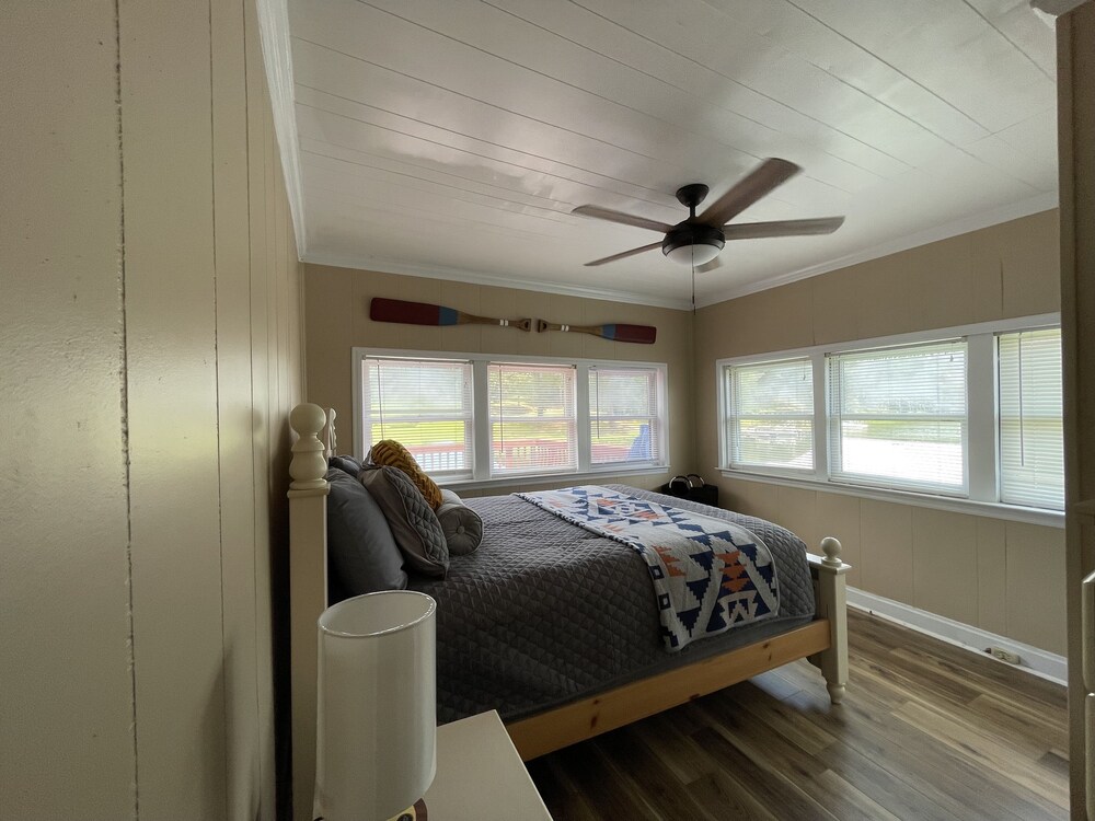 Waterfront Retreat on Bankhead Lake - Adger | Vrbo