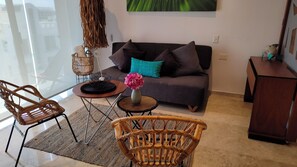 Loft empresarial | Área de estar | TV de tela plana 43 polegadas com canais a cabo, filmes pagos