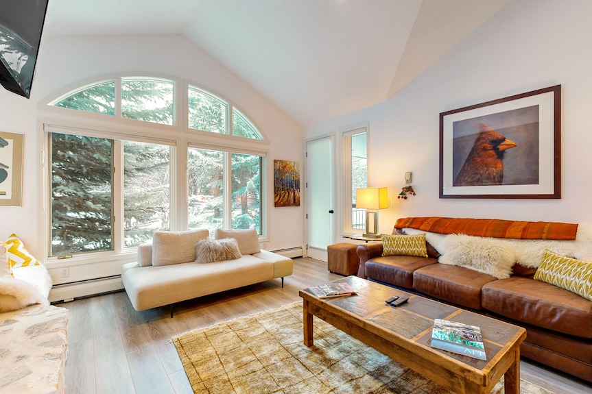 All-season Condo Near Ski Lifts & Golf Course, With Pool, & Hot Tub - Edwards, CO