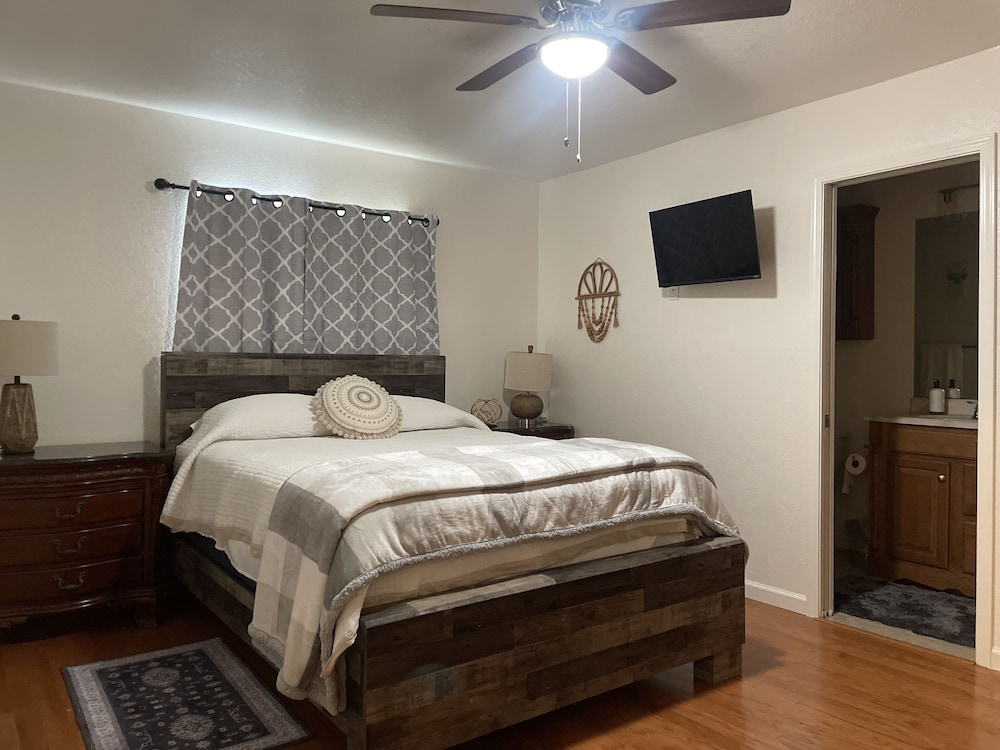 Beautiful Renovated Home Within 3miles Of Ou. Easy Access To I-35. - Newcastle Casino