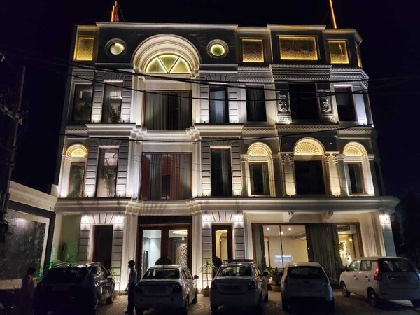 The Signate Royale - Bathinda