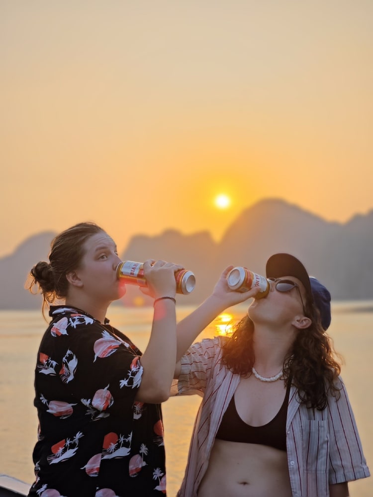Booze Party Cruise - Quảng Yên