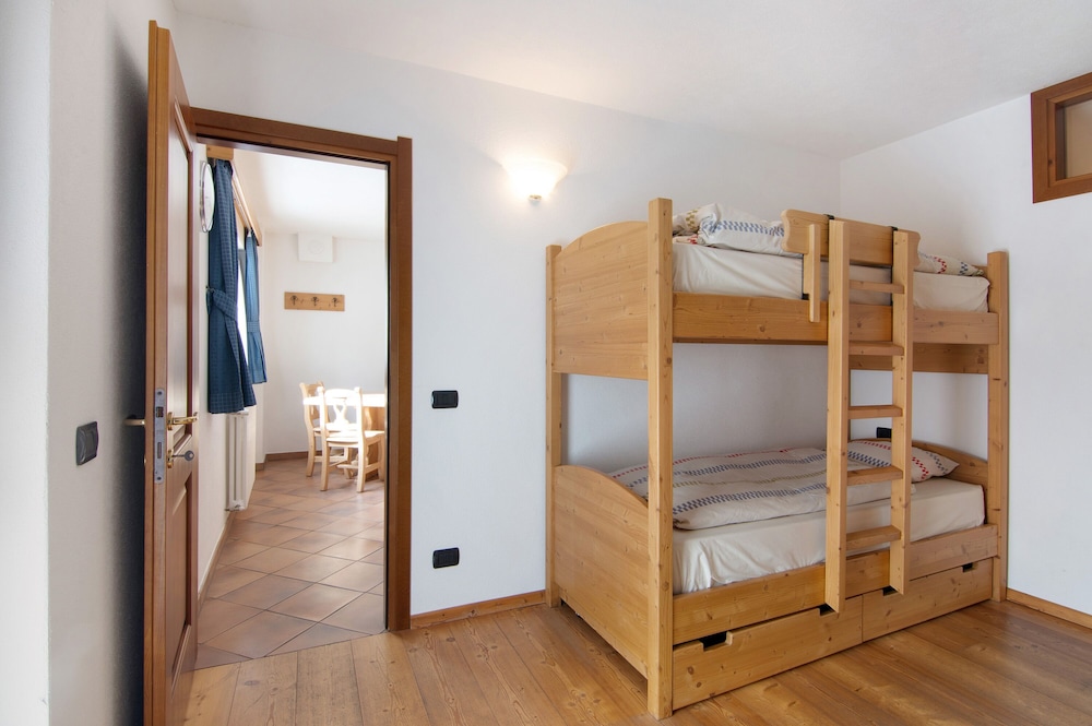 Hotel Apartment "Residence Larice Bianco N5" With Mountain View, Shared Terrace & Wi-fi - Chiavenna