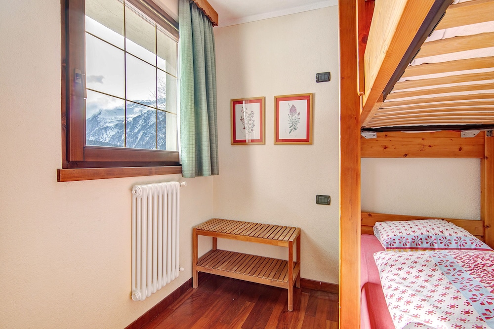 Hotel Apartment "Residence Larice Bianco N2" With Shared Terrace & Wi-fi - Chiavenna